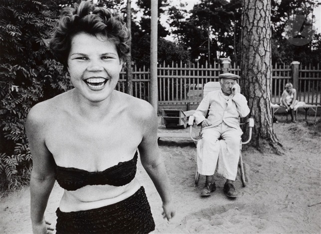 Bikini, Moskva. Moscou, 1959. by William Klein on artnet