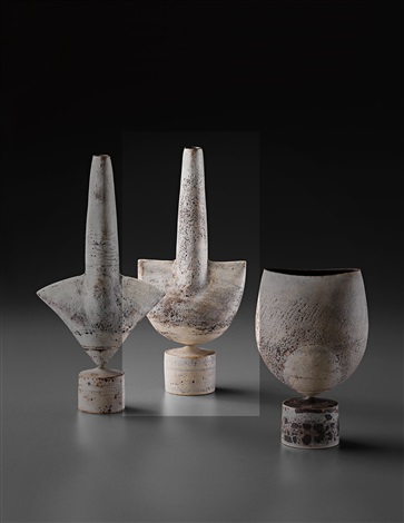 Cycladic pot with wide shoulder by Hans Coper on artnet