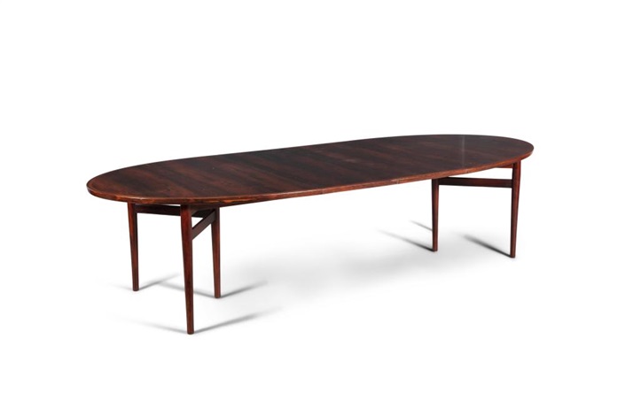 ARNE VODDER 1926-2009 A rosewood model 212 extending oval dining table ...