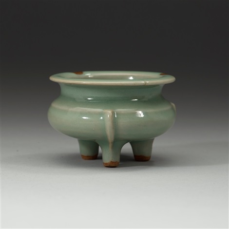 40. A Longquan celadon tripod censer, Southern Song dynasty 1127-1279. on artnet