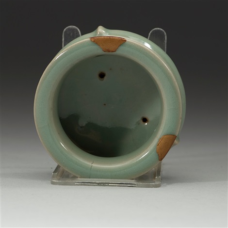 40. A Longquan celadon tripod censer, Southern Song dynasty 1127-1279. on artnet