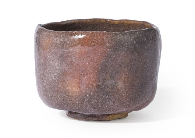 Red tea bowl named Saiho by Raku Kichizaemon XV (Jikinyu) on artnet