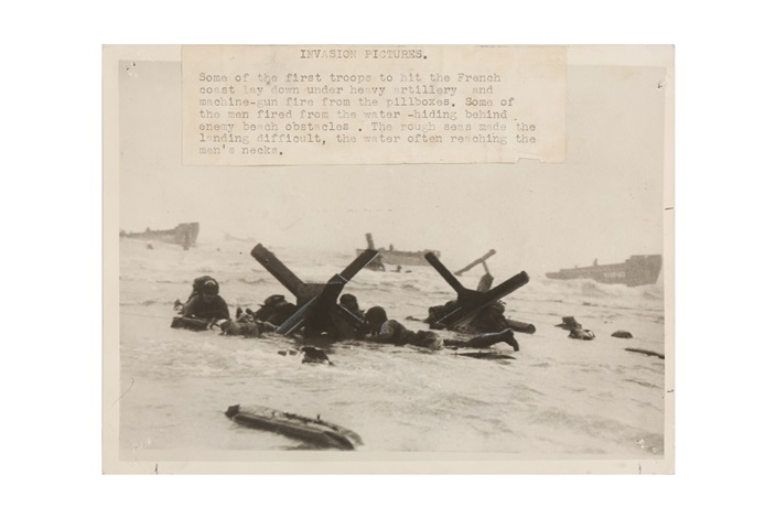 D-DAY, AMERICAN TROOPS STORMING OMAHA BEACH, NORMANDY, FRANCE, 6 JUNE ...
