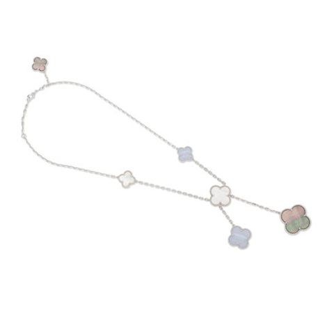 COLLIER MAGIC ALHAMBRA CALCEDOINE ET NACRE by Van Cleef & Arpels (Co ...