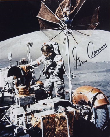 Apollo 17 Gene Cernan montant dans le rover lunaire lors de sa deuxième ...