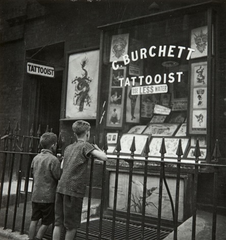 Vitrine de tatoueur George Burchett King of tattooists sur Waterloo ...