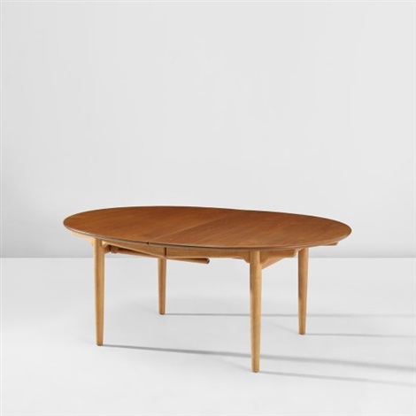 Extendable dining table, model no. 567 by Hans J. Wegner on artnet