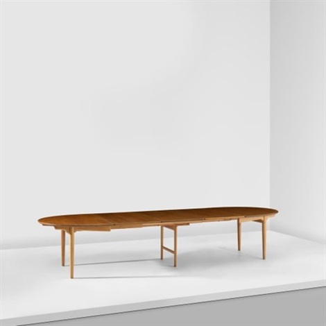 Extendable dining table, model no. 567 by Hans J. Wegner on artnet
