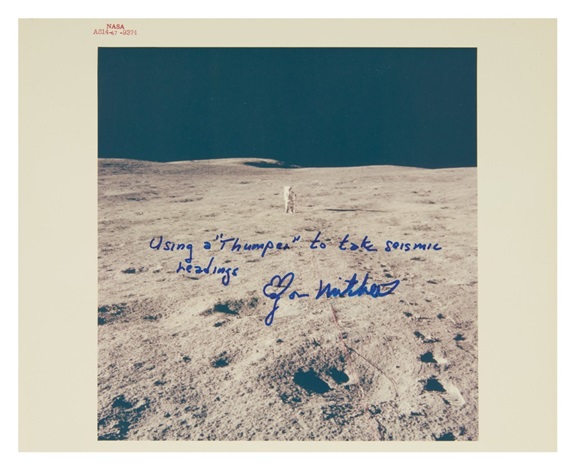 APOLLO 14 EDGAR MITCHELL ON THE LUNAR SURFACE, INSCRIBED. VINTAGE NASA ...