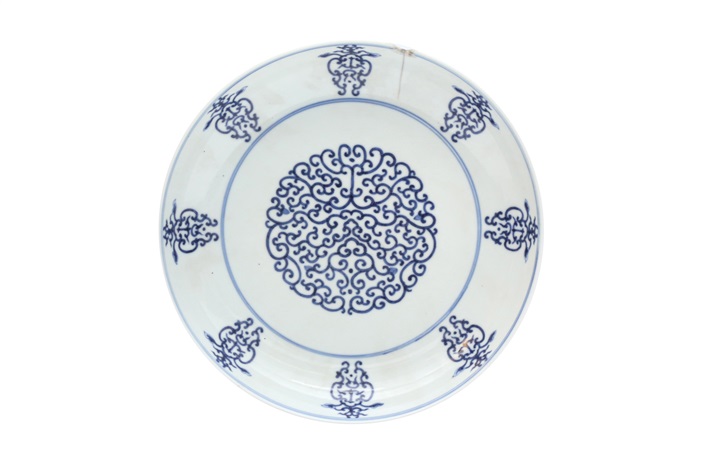 A CHINESE BLUE AND WHITE SHOU DISH. 19th 20th Century, Daoguang mark on ...