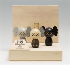 Kaws Japan こけし Holiday - nimfomane.com