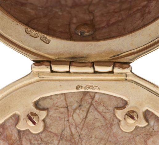 A GOLD-MOUNTED AGATE BOX IN THE FORM OF A POTATO by Michael Perchin on ...