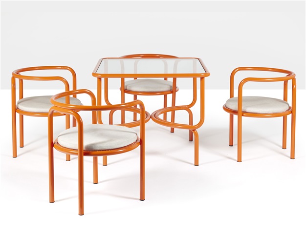 Suite de quatre chaises et une table de la série Locus Solus by Gae Aulenti on artnet