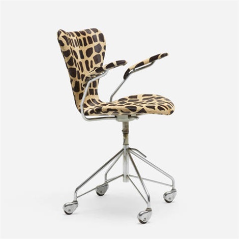 Sevener desk chair, model 3117 by Arne Jacobsen on artnet