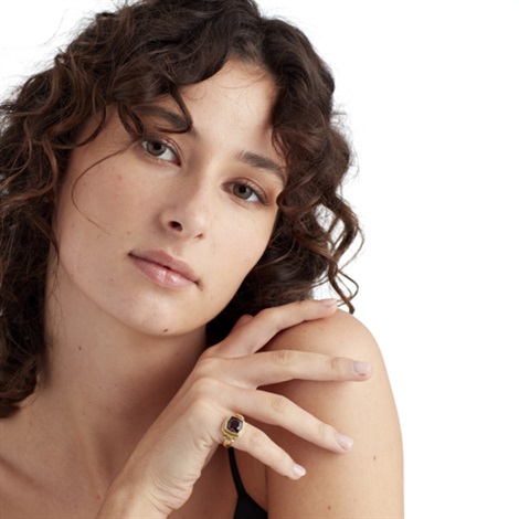 SIMON ICARUS BAIGENT, 18CT GOLD AND GARNET RING by Simon Icarus Baigent ...