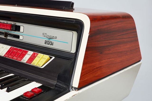 Organ, model no. 2001A5, and bench, 1976 by Thomas Organ (Co.) on artnet