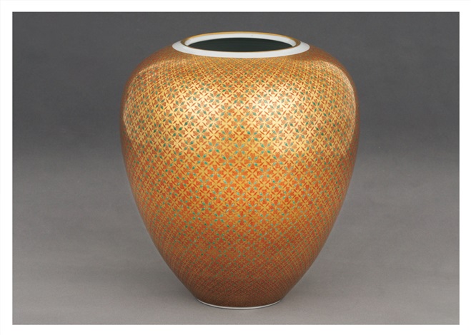 A KINRANDE VASE WITH SARASA PATTERN by Kamide Kizan on artnet