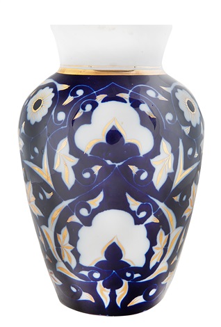 A SOVIET PORCELAIN VASE WITH PORTRAIT OF IVAN PANFILOV AFTER VASILY ...