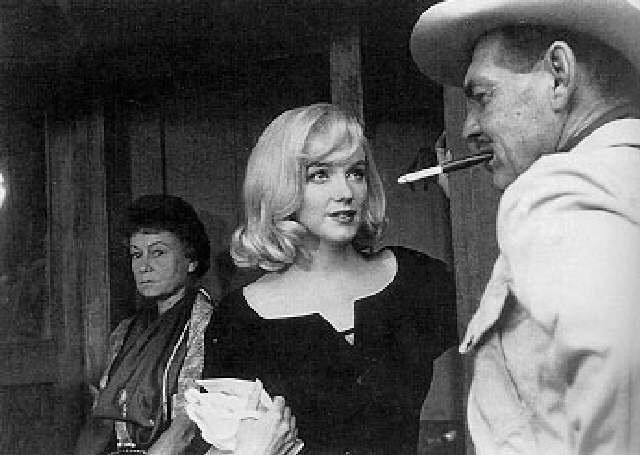 Marilyn Monroe and Clark Gable on the set of The Misfits by Henri ...