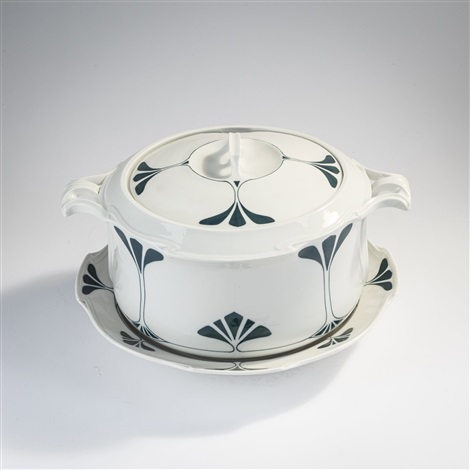Lidded tureen with plate Curvy Form - Agnes by Therese Trethan on artnet