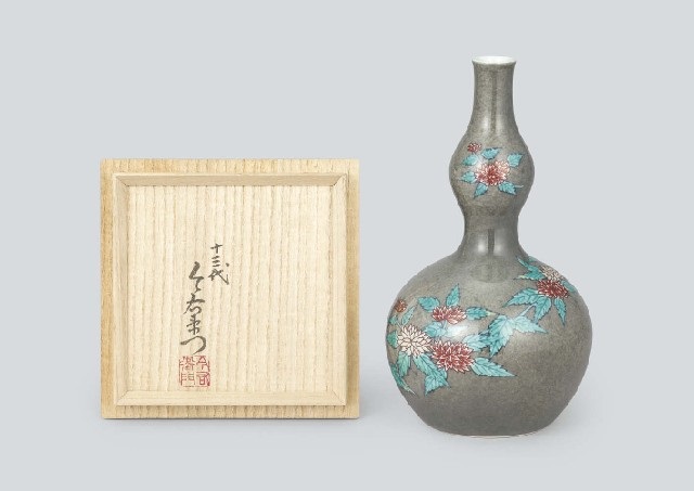 Iro-nabeshima vase with design of kerria on gray ground by Imaizumi ...