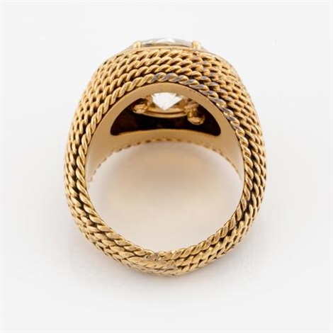 A Sterlé ring in 18K gold with a round brilliant-cut diamond by Pierre ...