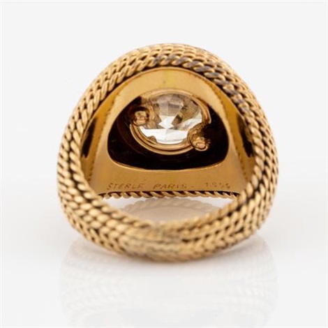 A Sterlé ring in 18K gold with a round brilliant-cut diamond by Pierre ...
