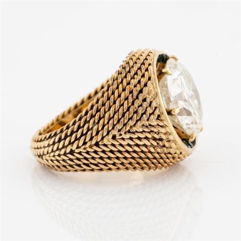 A Sterlé ring in 18K gold with a round brilliant-cut diamond by Pierre ...