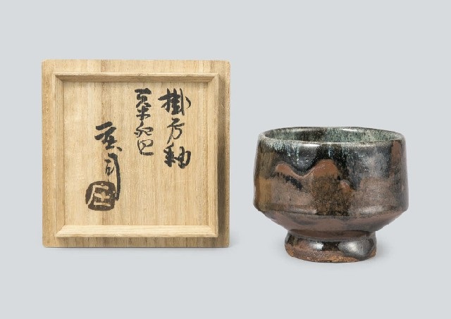 Tea bowl in kakewake glaze 掛分釉茶碗 by Shoji Hamada on artnet