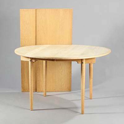 AT 329 table by Hans J. Wegner on artnet