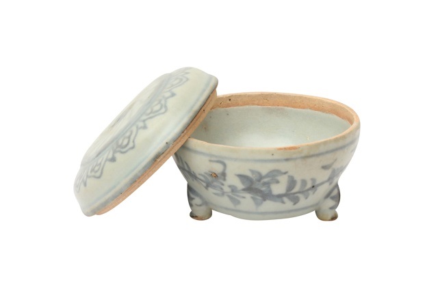 A CHINESE BLUE AND WHITE LOTUS BOX AND COVER. Ming Dynasty on artnet