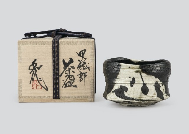 Black Oribe tea bowl by Kazu Yamada on artnet