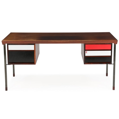 Freestanding desk with legs of steel, shoes and top of Brazilian ...