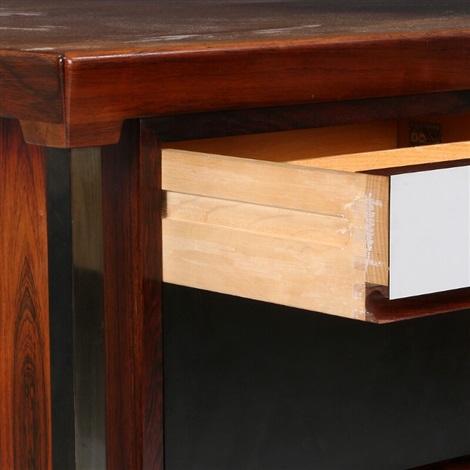 Freestanding desk with legs of steel, shoes and top of Brazilian ...