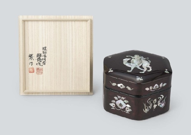 Hexagonal box with Shosoin traditional design in Mother-of-Pearl inlay ...