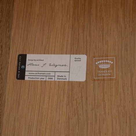 CH 322 A solid oak dining table with extension and one extra light grey ...