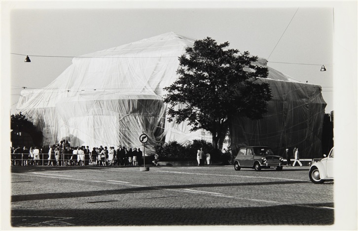 Christo and Jeanne-Claude Wrapped Kunsthalle, Bern Switzerland by ...
