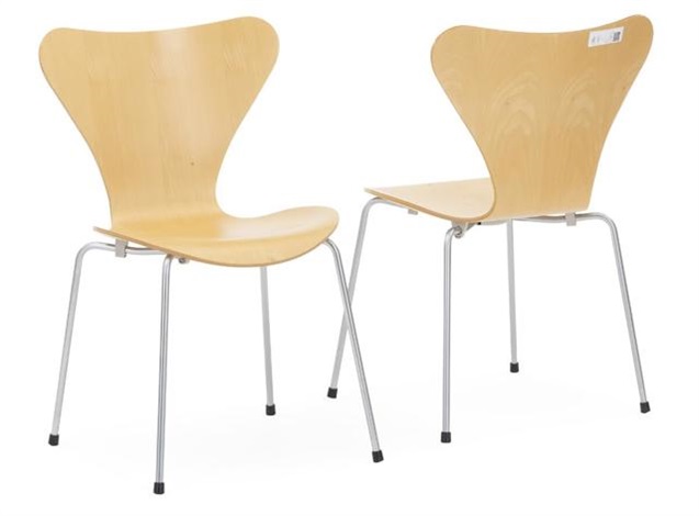 The Seven Chair Set of four dining chairs with steel legs by Arne ...