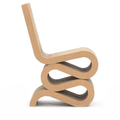 Wiggle Side Chair Chair of cardboard and hard fiberboard by Frank Gehry ...