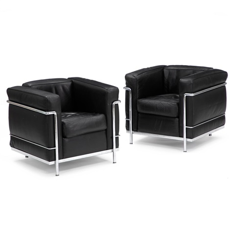 LC-2 A pair of easy chairs with chromed metal frame by Le Corbusier on ...