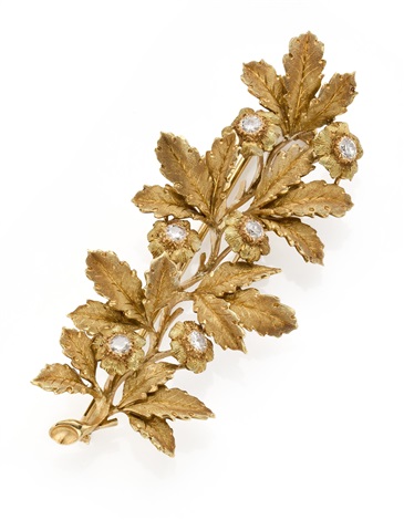 Diamond and yellow chiselled gold flower shaped brooch, diamonds in all ...