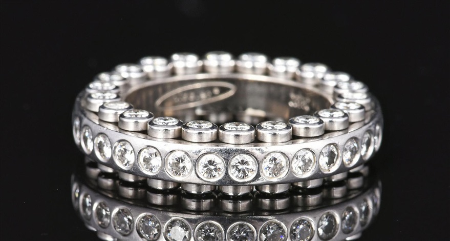 DIZZLER DIAMOND AND GOLD ROTATING RING, BEZEL SET WITH SEVENTY ROUND ...