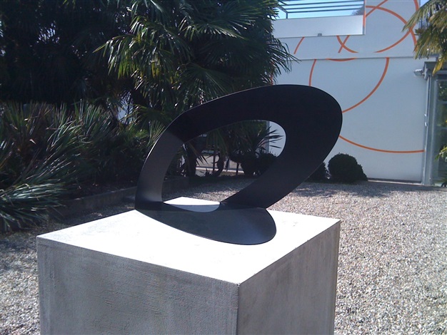 Ellipse Noire Paris by Felice Varini on artnet