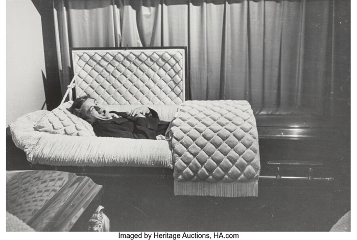 James Dean Casket Rare James Dean Photos Show Him Reading Poetry And